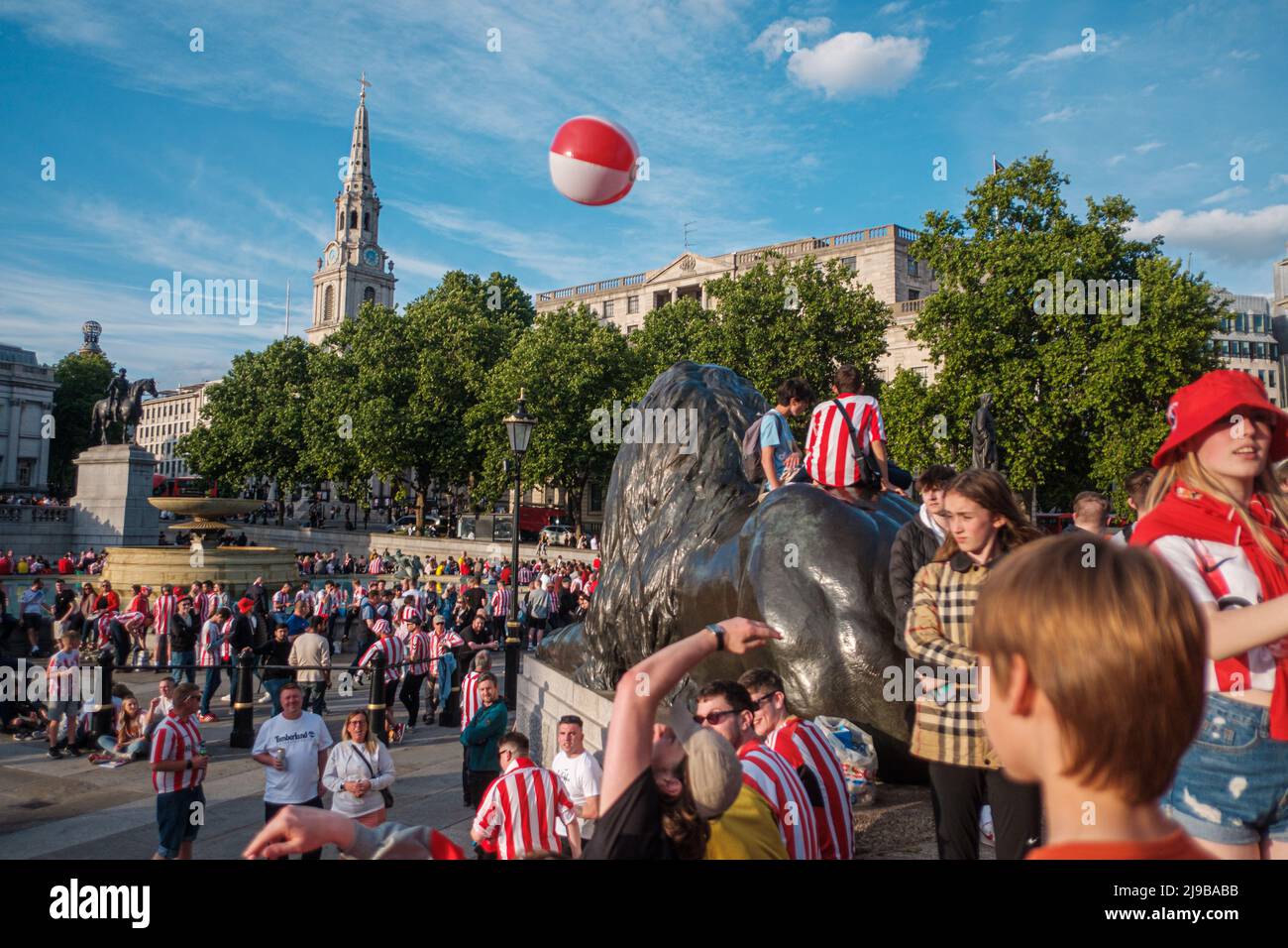 21/05/22, Sunderland AFC Fans Celebrate into the Night in Trafalgar ...