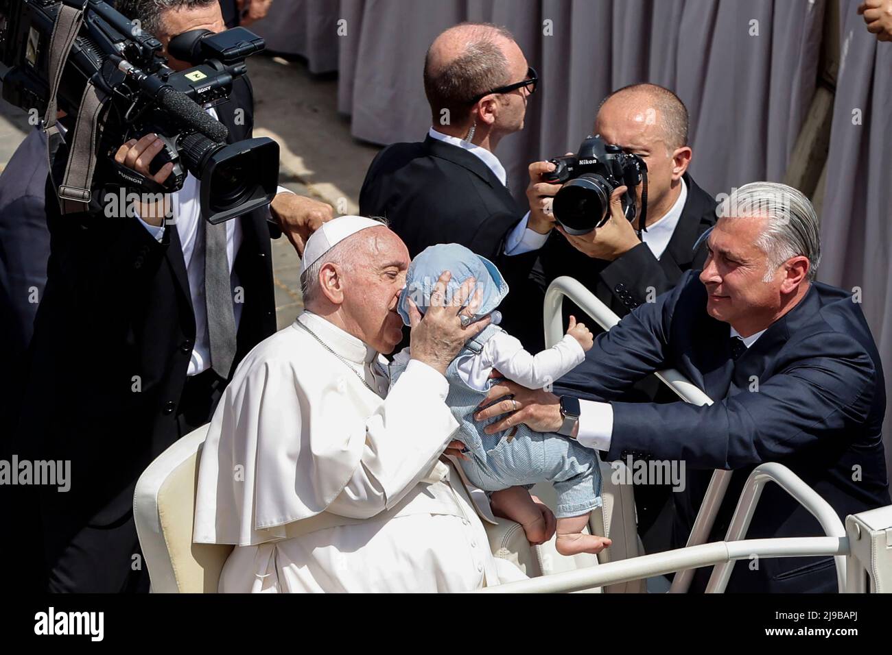 Vatican City, Vatican, 15th May, 2022. Pope Francis kisses a baby at ...