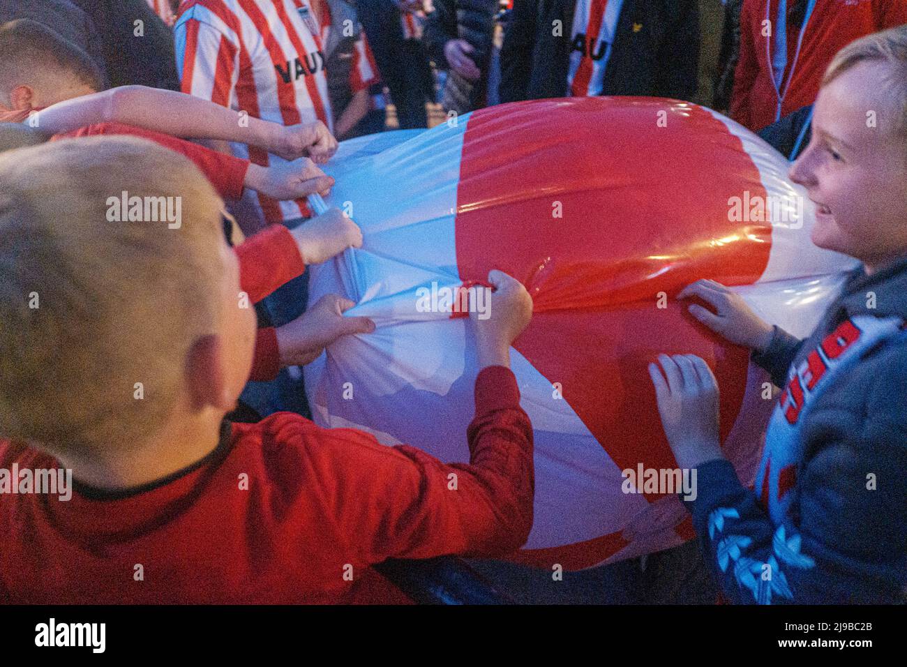 21/05/22, Sunderland AFC Fans Celebrate into the Night in Trafalgar ...