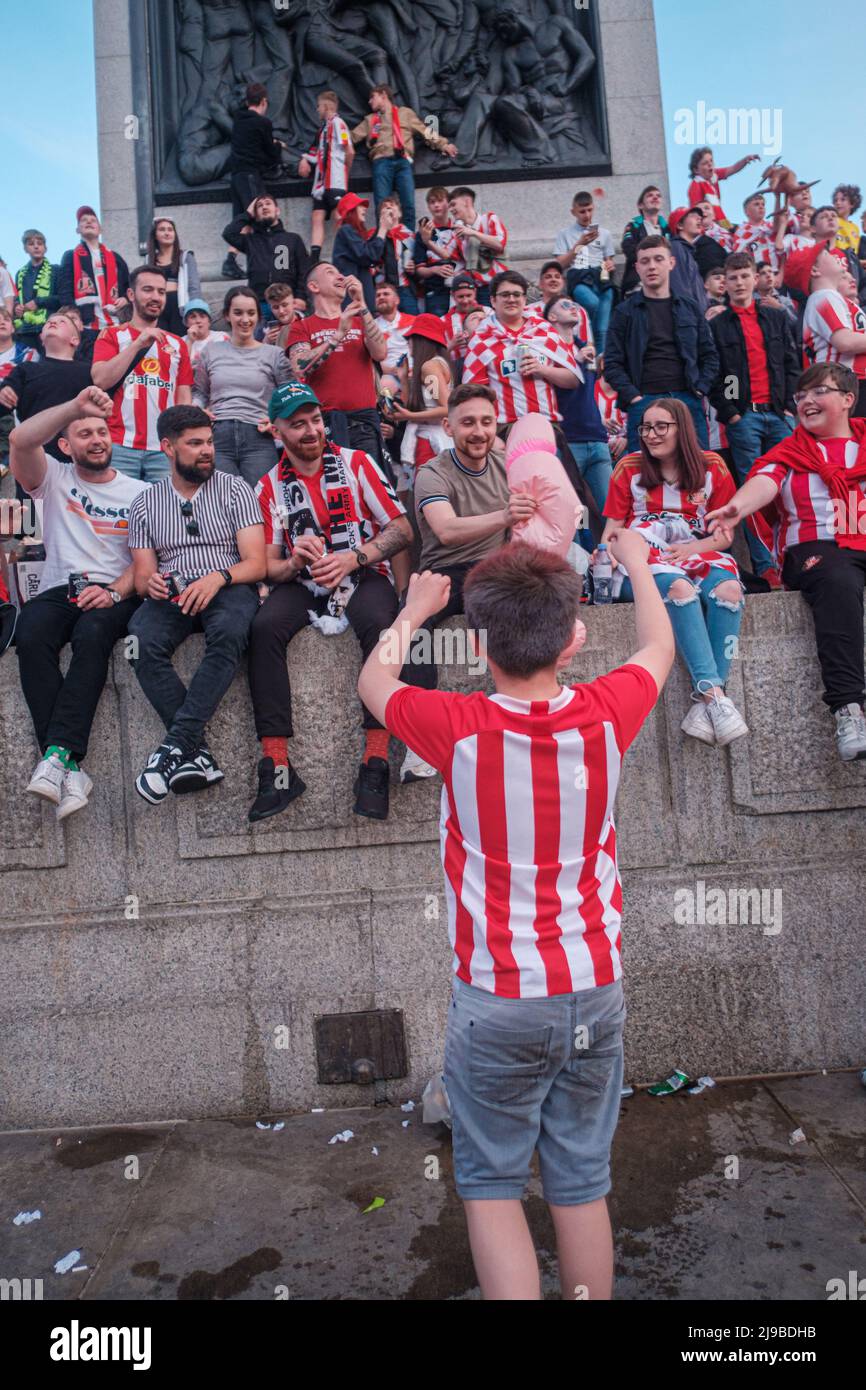 21/05/22, Sunderland AFC Fans Celebrate into the Night in Trafalgar ...