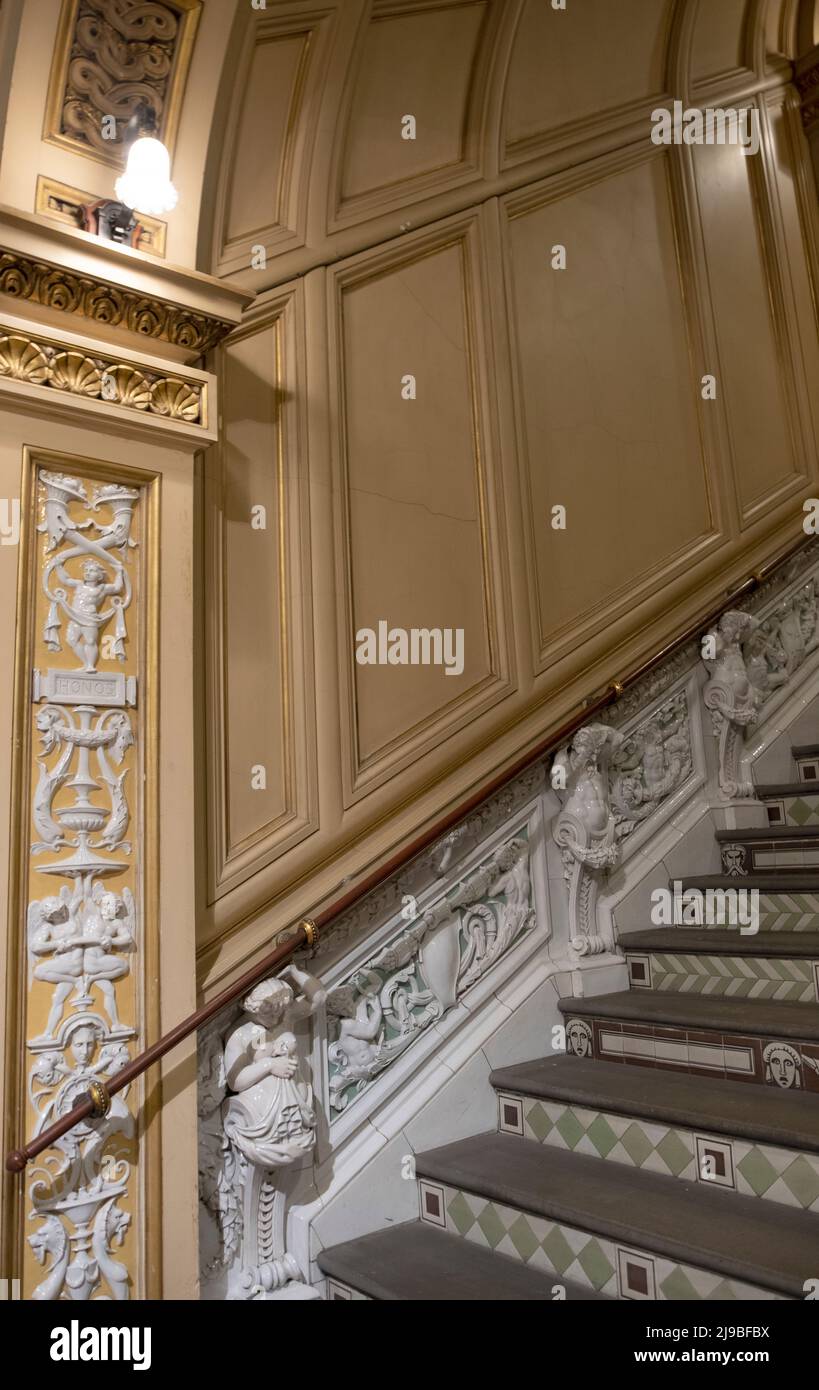 Inside Victoria and Albert museum in London,uk Stock Photo - Alamy