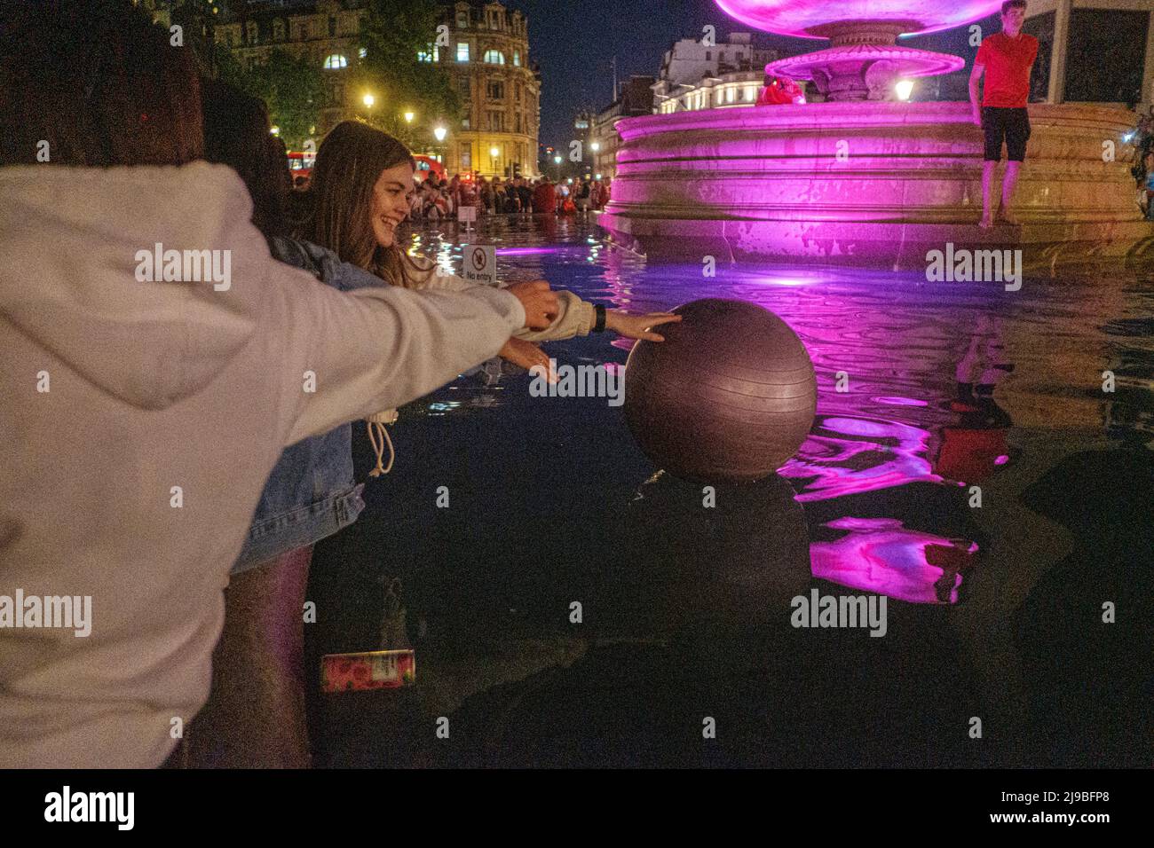 21/05/22, Sunderland AFC Fans Celebrate into the Night in Trafalgar ...