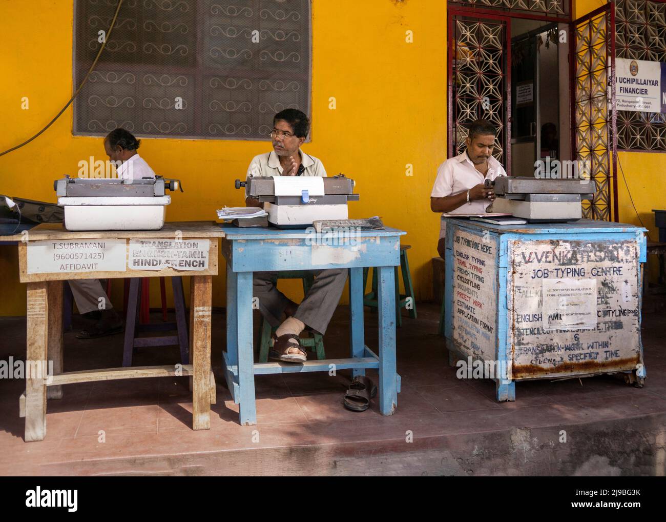 Typists hi-res stock photography and images - Alamy