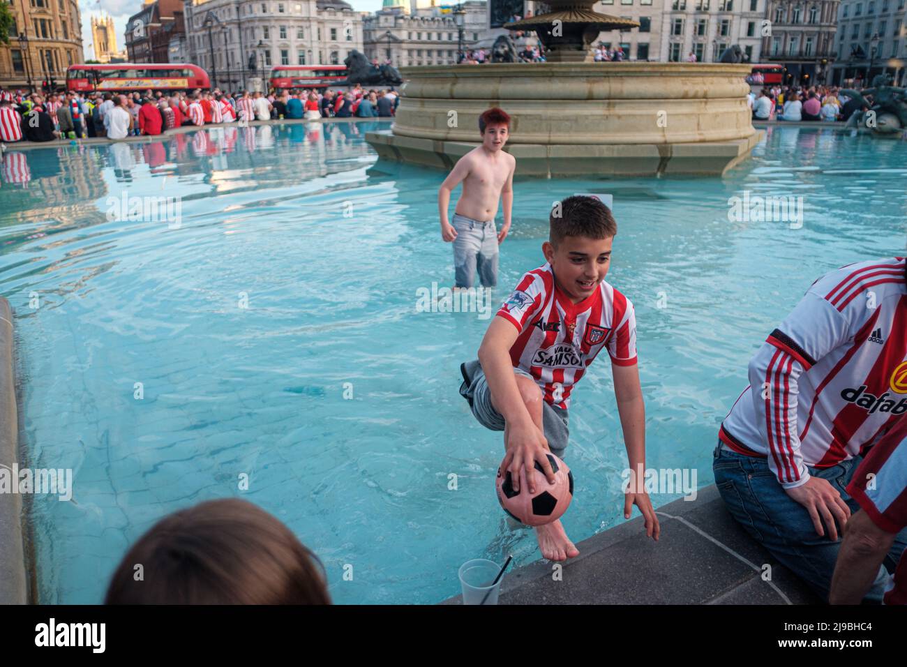 21/05/22, Sunderland AFC Fans Celebrate into the Night in Trafalgar ...