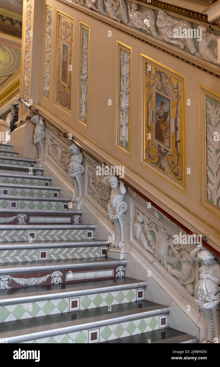 Inside Victoria and Albert museum in London,uk Stock Photo - Alamy