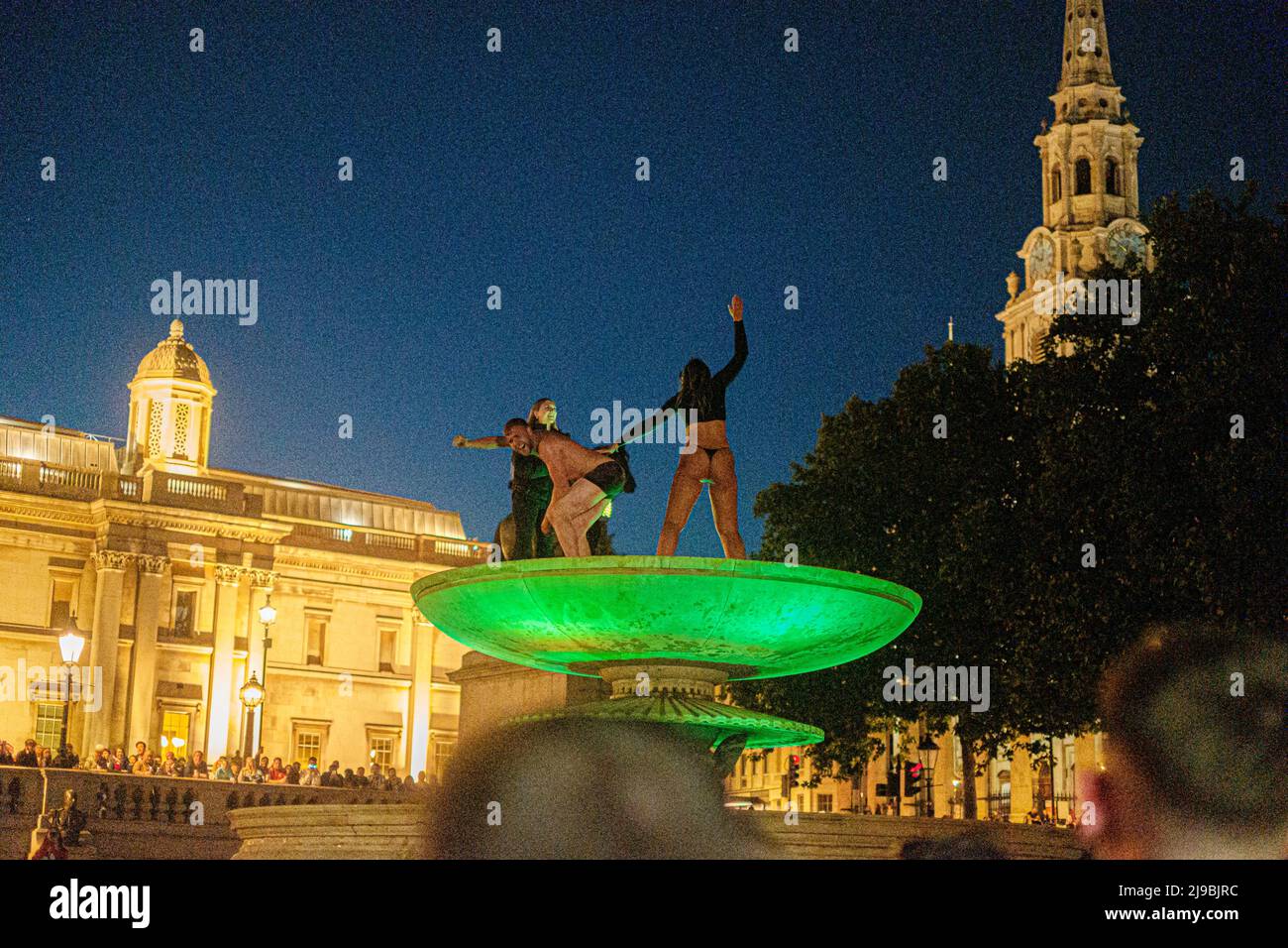 21/05/22, Sunderland AFC Fans Celebrate into the Night in Trafalgar ...