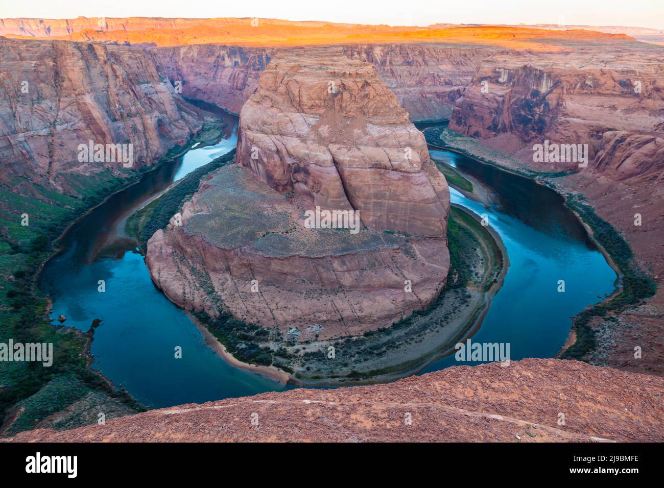 Dawn scenery at Horseshoe Bend with Colorado river near Page, Arizona ...