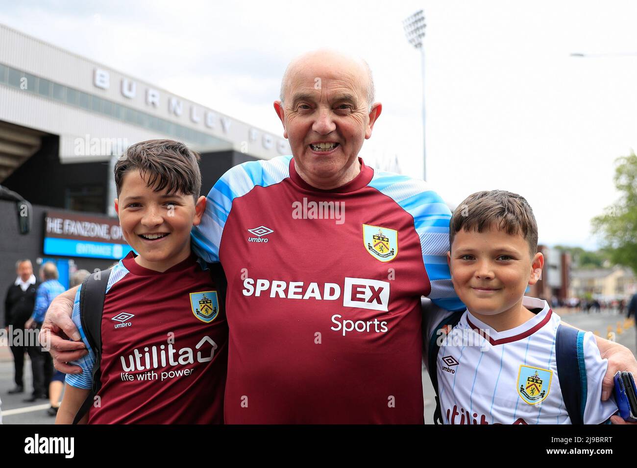 Newcastle fans burnley hi-res stock photography and images - Alamy