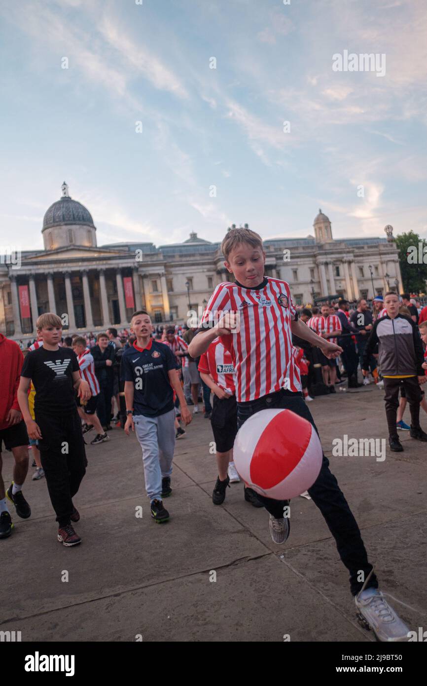 21/05/22, Sunderland AFC Fans Celebrate into the Night in Trafalgar ...