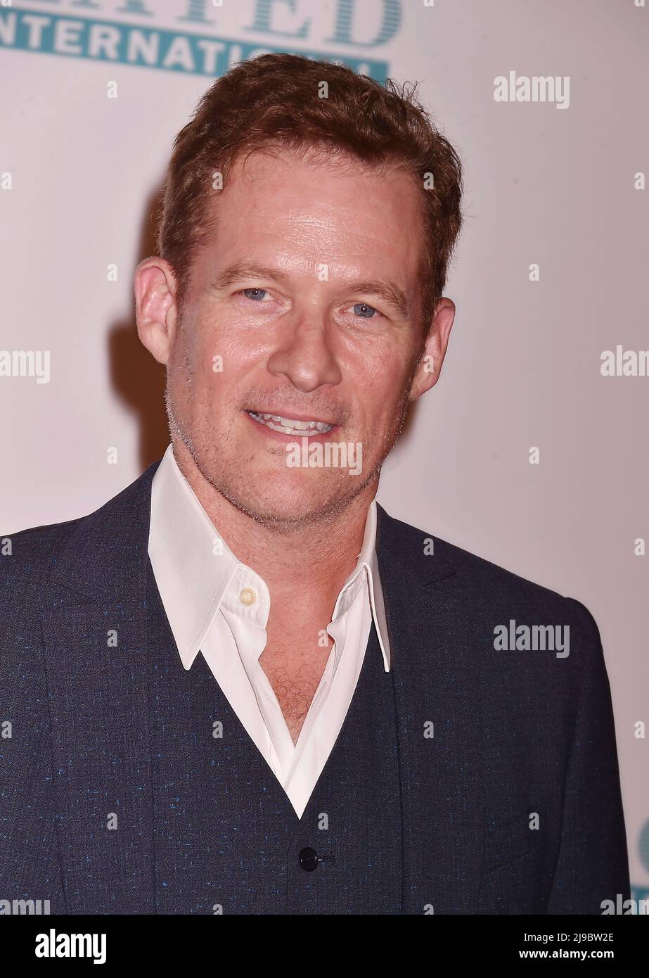 Taylor Schilling James Tupper Dating