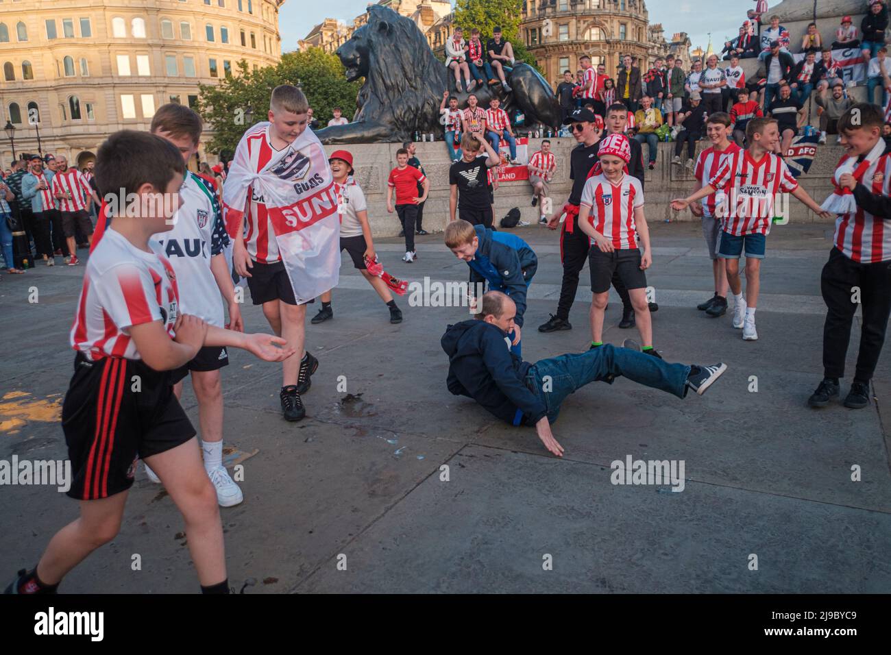 21/05/22, Sunderland AFC Fans Celebrate into the Night in Trafalgar ...