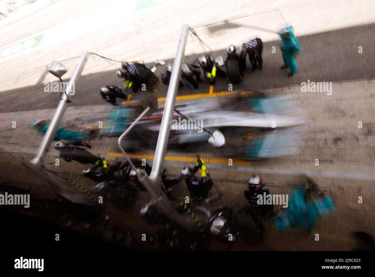 Mercedes f1 pit stop 2022 hi-res stock photography and images - Alamy