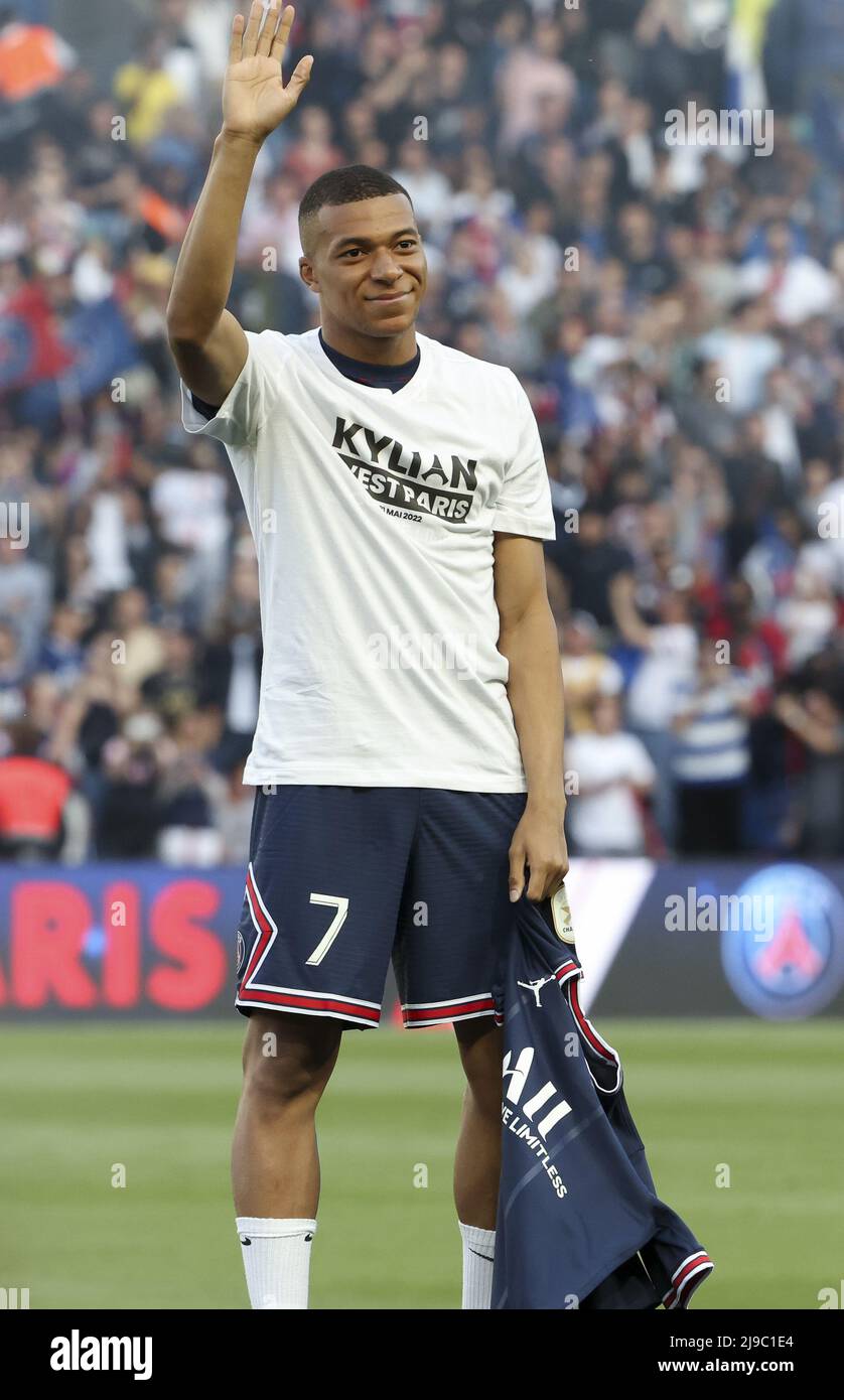 Kylian mbappe psg celebrating hi-res stock photography and images - Alamy