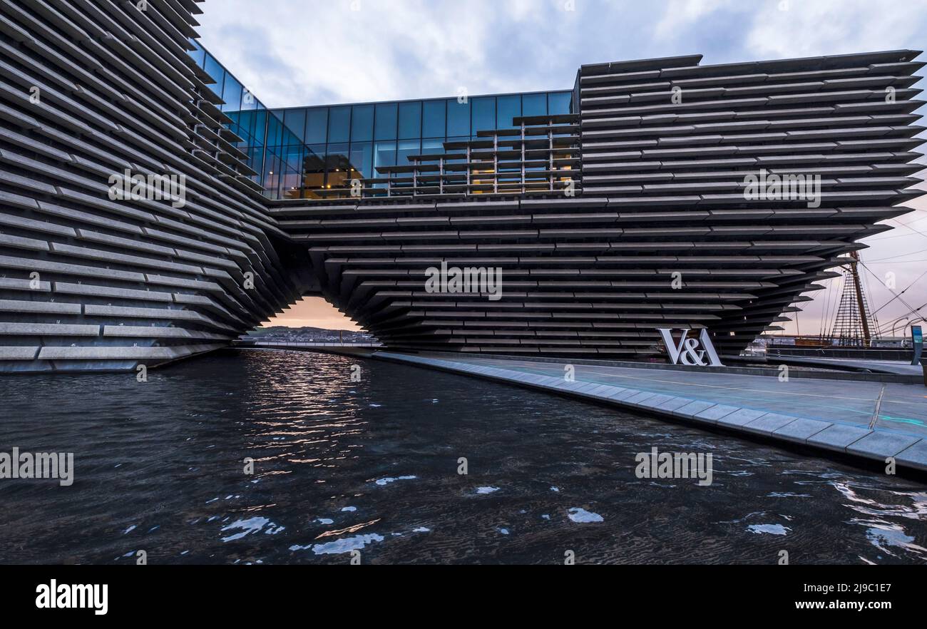 The modern design museum of V and A in Dundee during the morning Stock ...