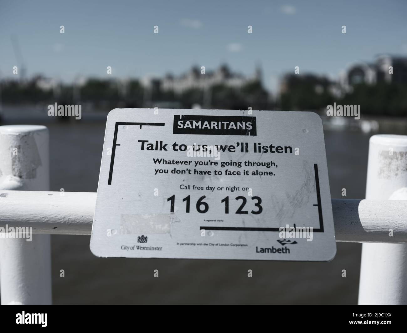 Samaritans sign bridge hi-res stock photography and images - Alamy
