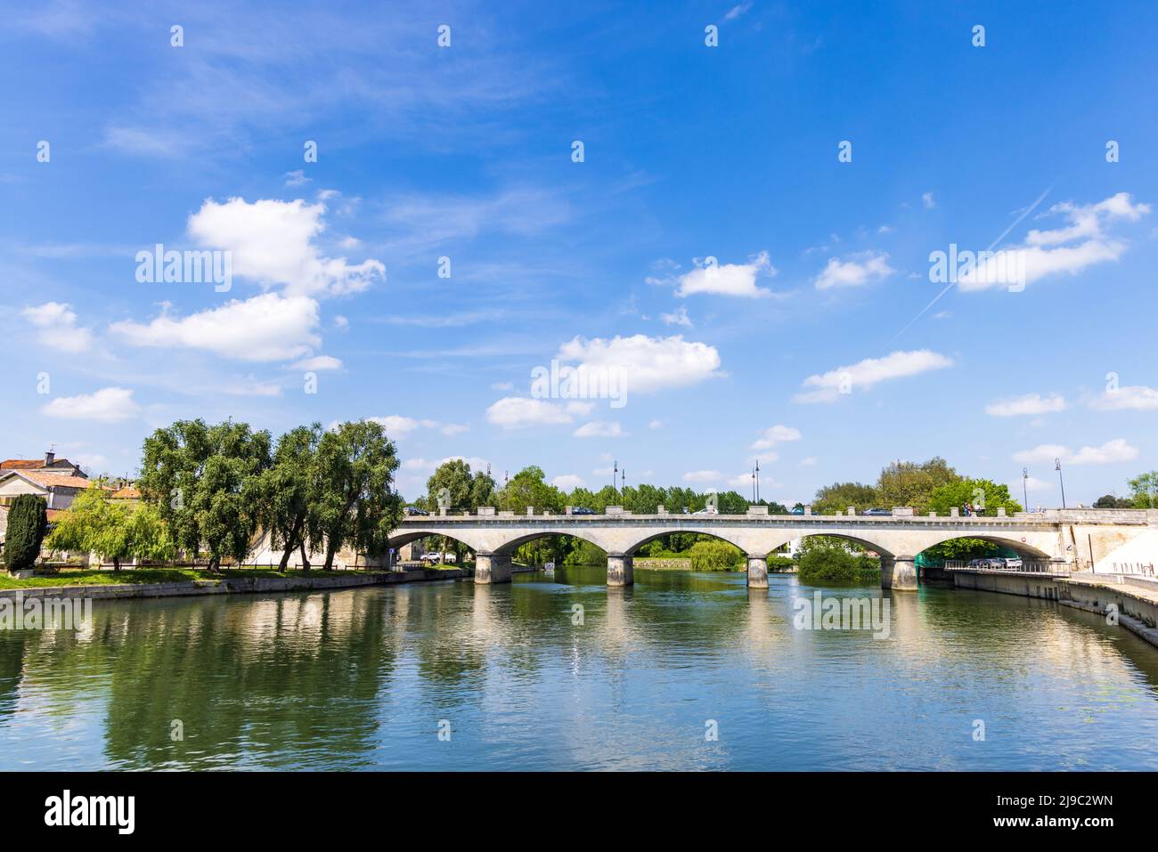 Cognac france chateaux hi-res stock photography and images - Alamy