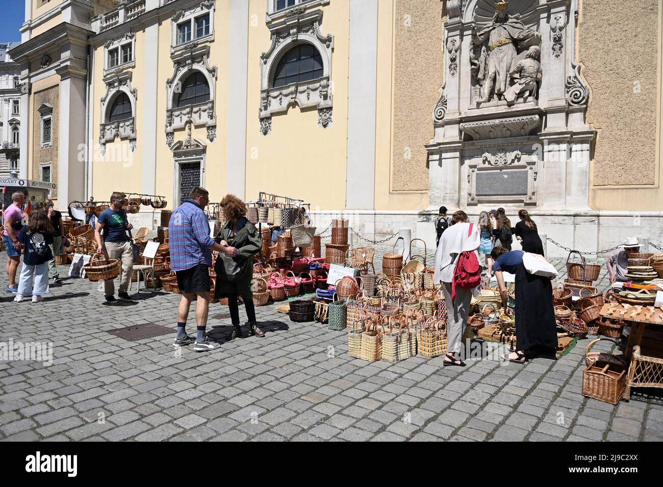 Basket weaver stand hi-res stock photography and images - Alamy
