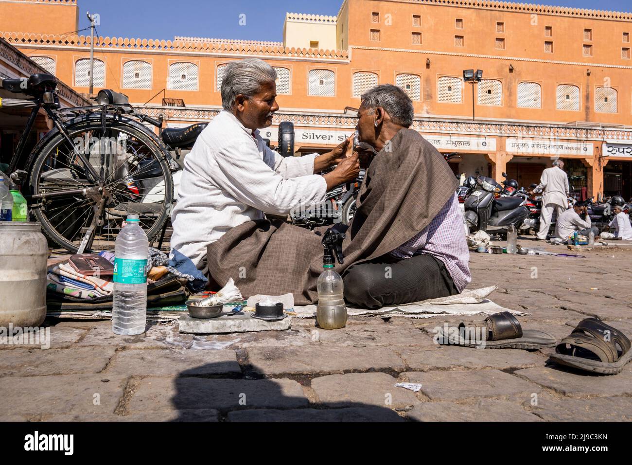 Street Barber in Jaipur Stock Photo - Alamy