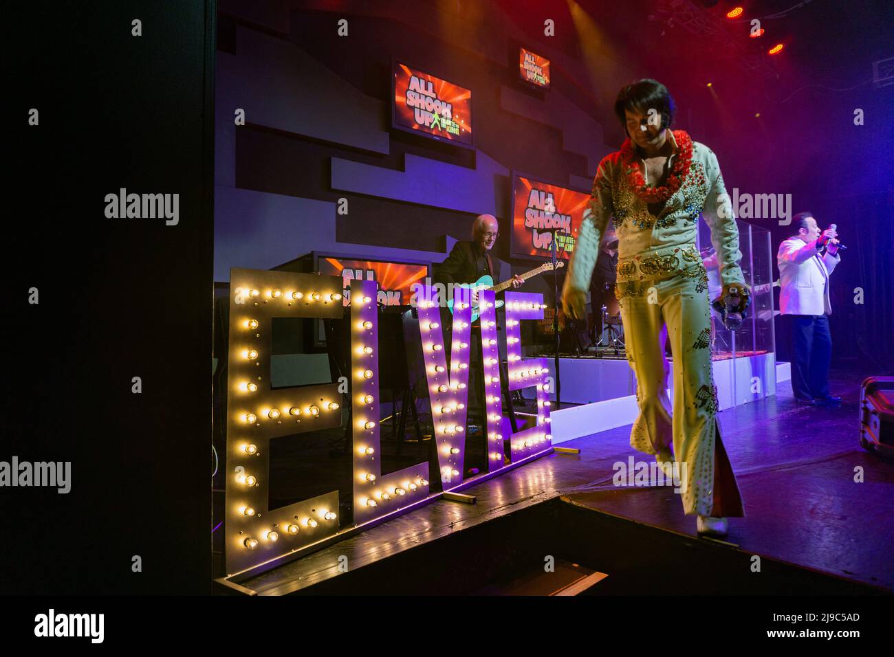 Elvis impersonator on Las Vegas strip Stock Photo - Alamy