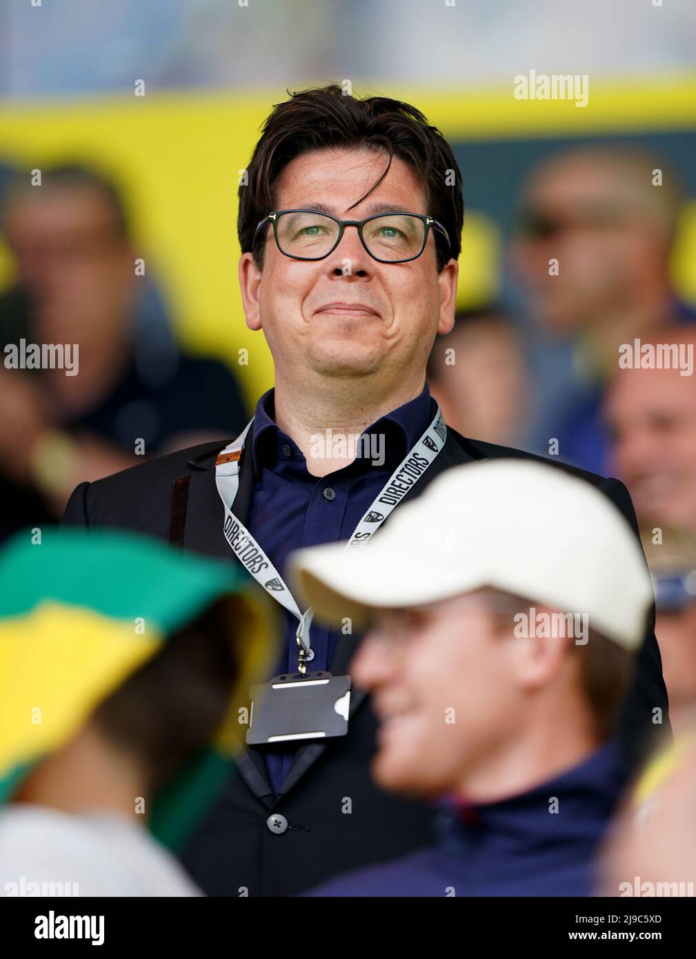 Comedian michael mcintyre in the stands hi-res stock photography and ...
