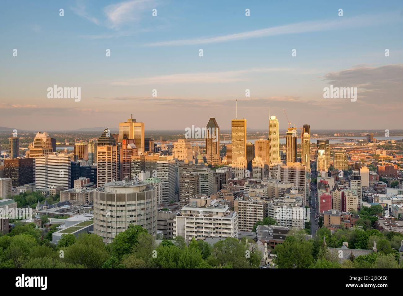 Montreal night sky hi-res stock photography and images - Alamy