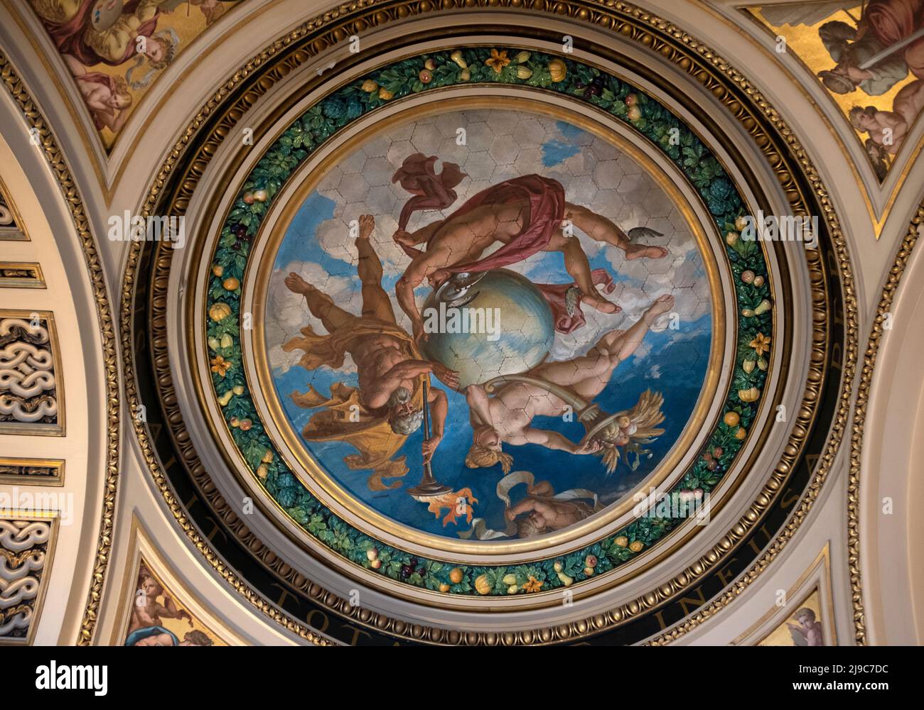 Inside Victoria and Albert museum in London,uk Stock Photo - Alamy
