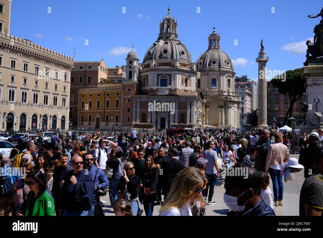 Crowded street scene in Rome, Italy Stock Photo - Alamy