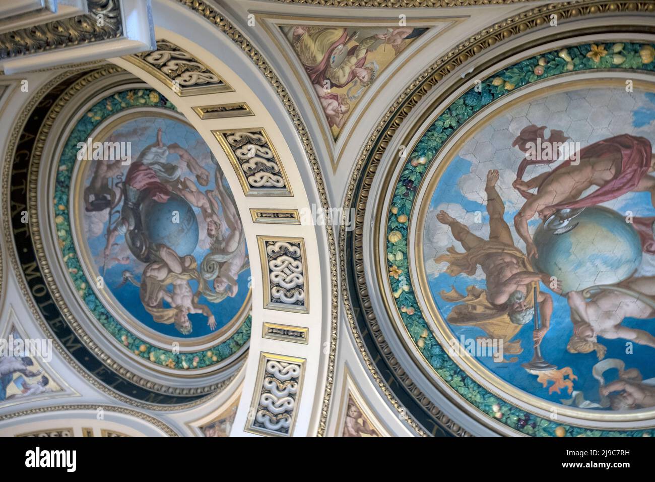 Inside Victoria and Albert museum in London,uk Stock Photo - Alamy