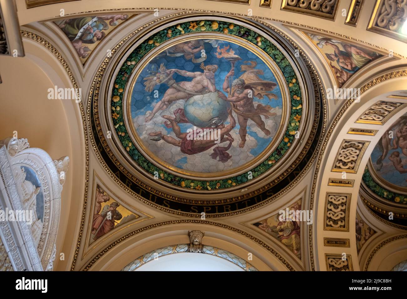 Inside Victoria and Albert museum in London,uk Stock Photo - Alamy