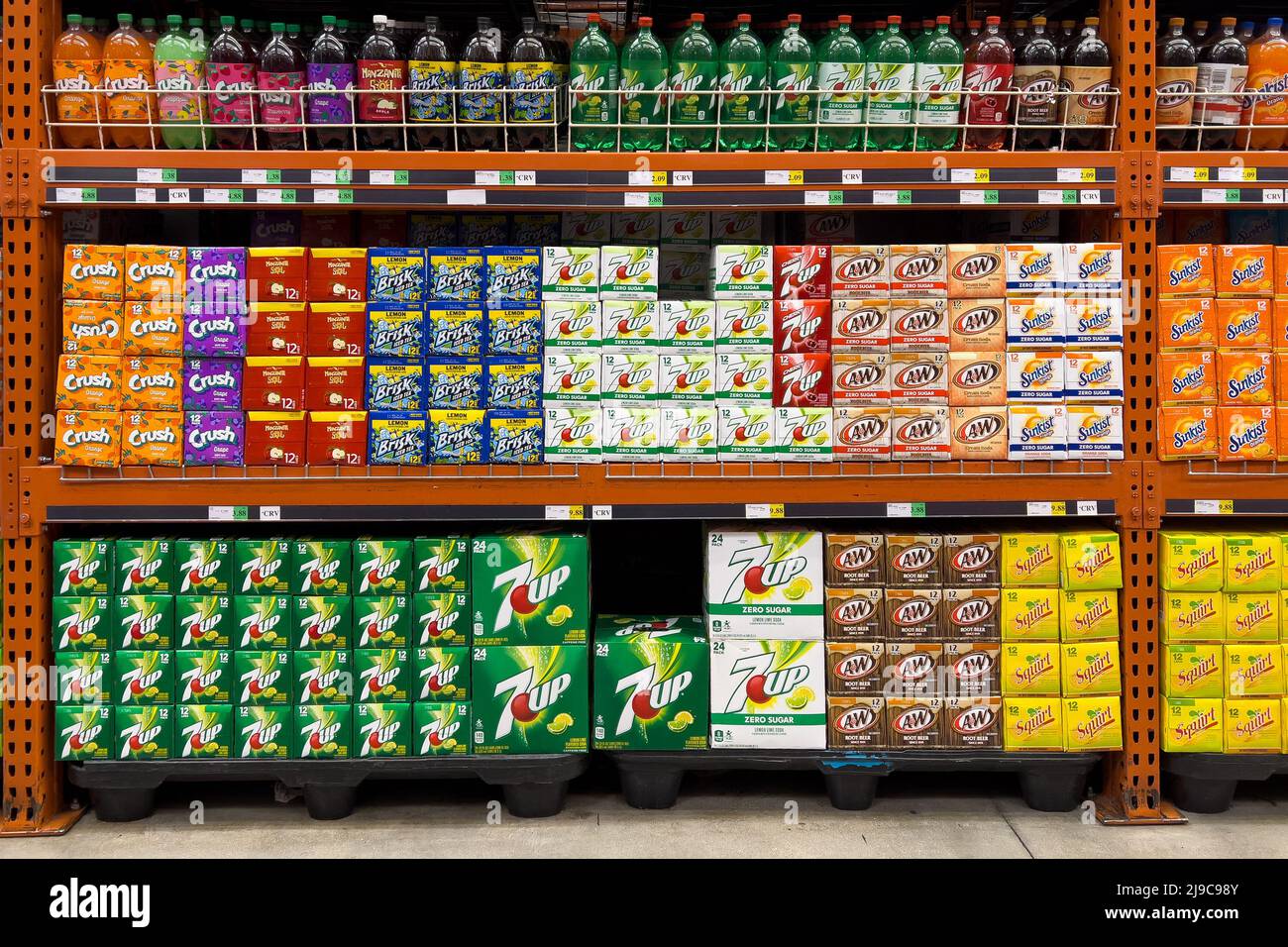 Sodas on grocery store shelf hi-res stock photography and images - Alamy