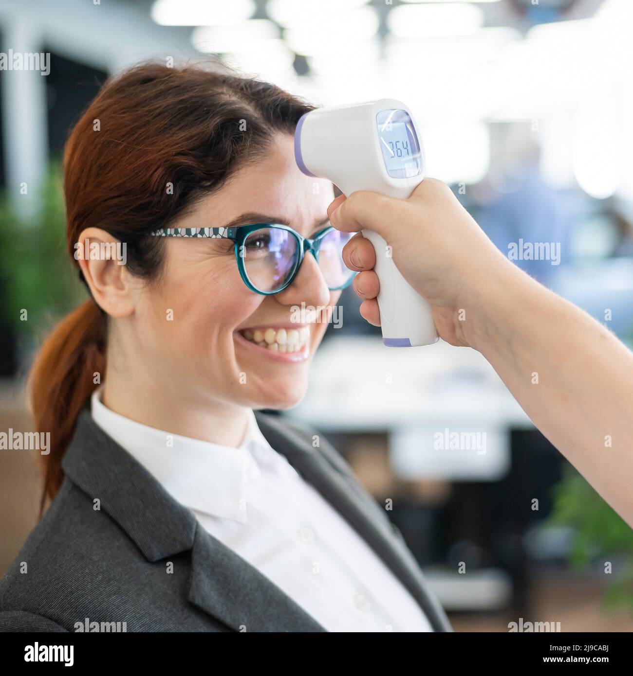 Temperature measurement by infrared electronic digital thermometer to ...