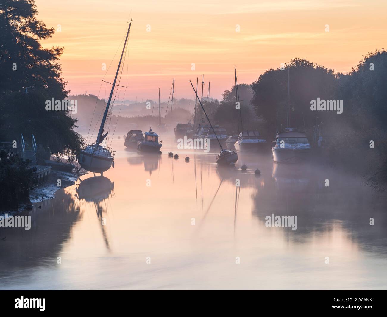 River frome dawn wareham england hi-res stock photography and images ...