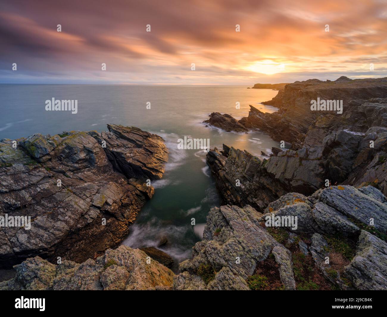 Sunset from the cliffs near Porth Dafarch on Anglesey Stock Photo - Alamy