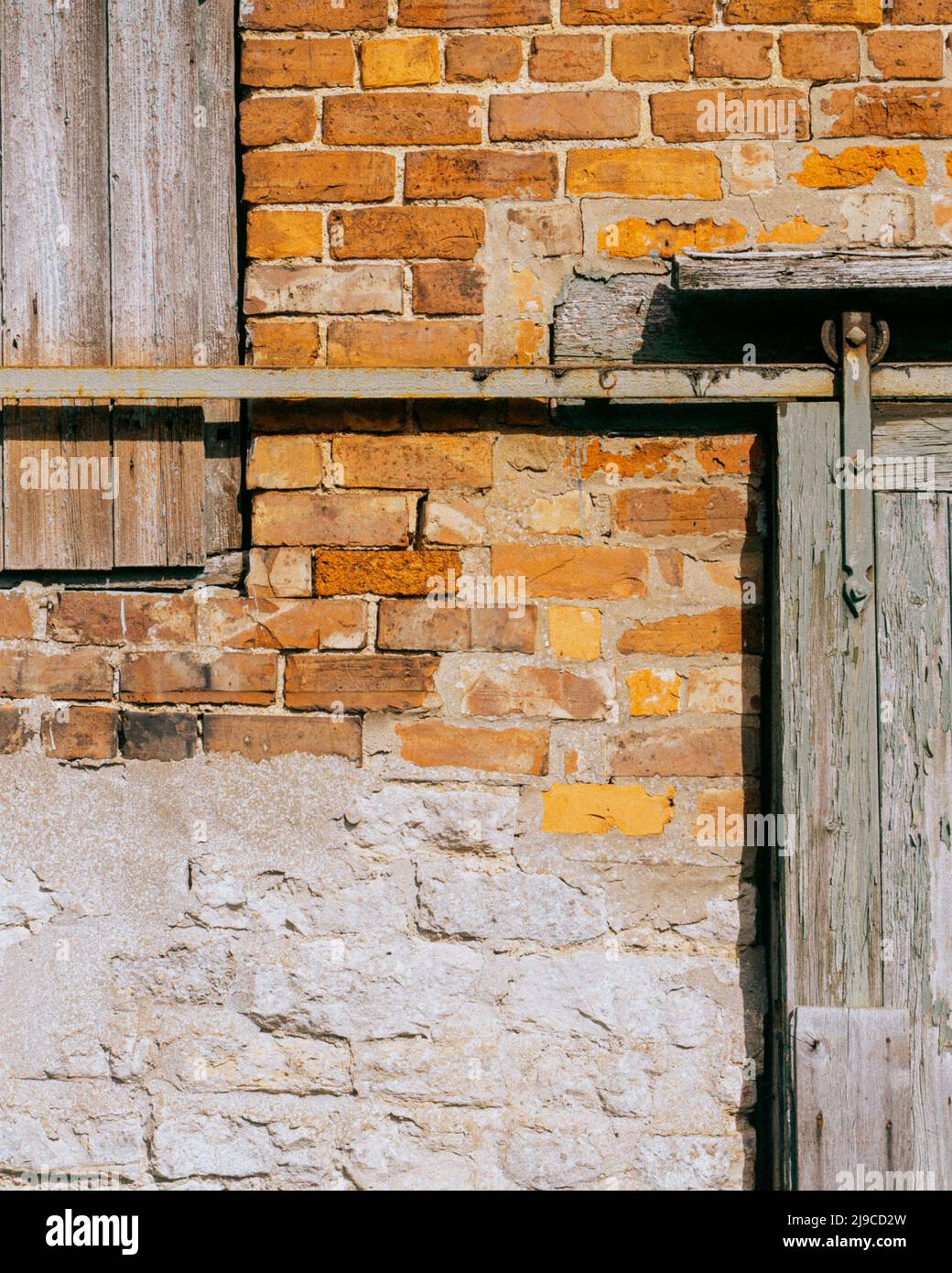 Farm barn doors hi-res stock photography and images - Alamy