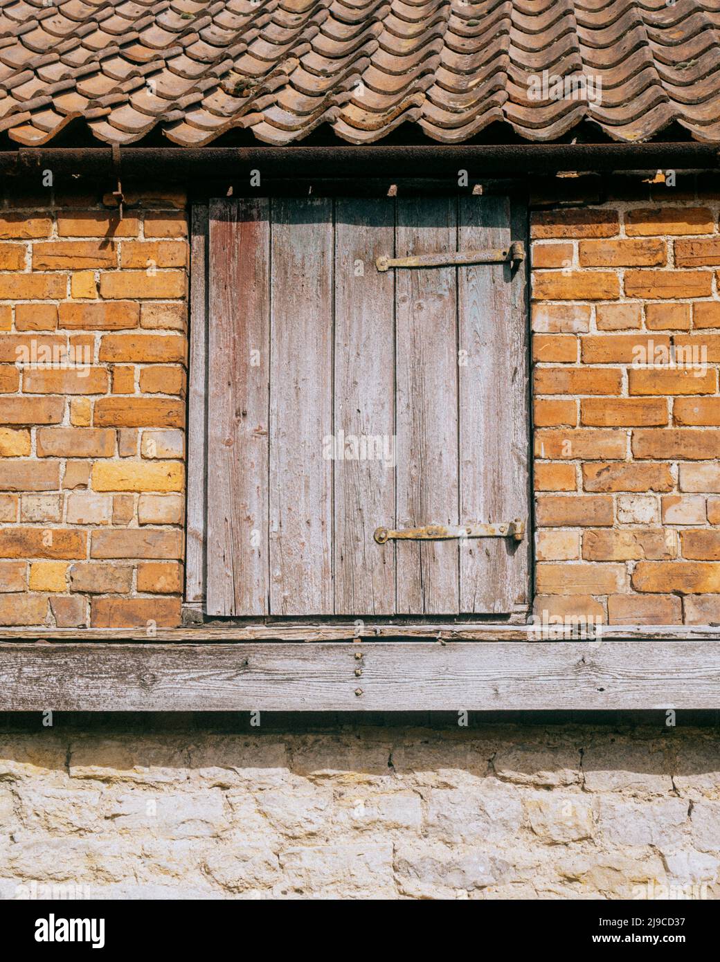 Farm barn doors hi-res stock photography and images - Alamy