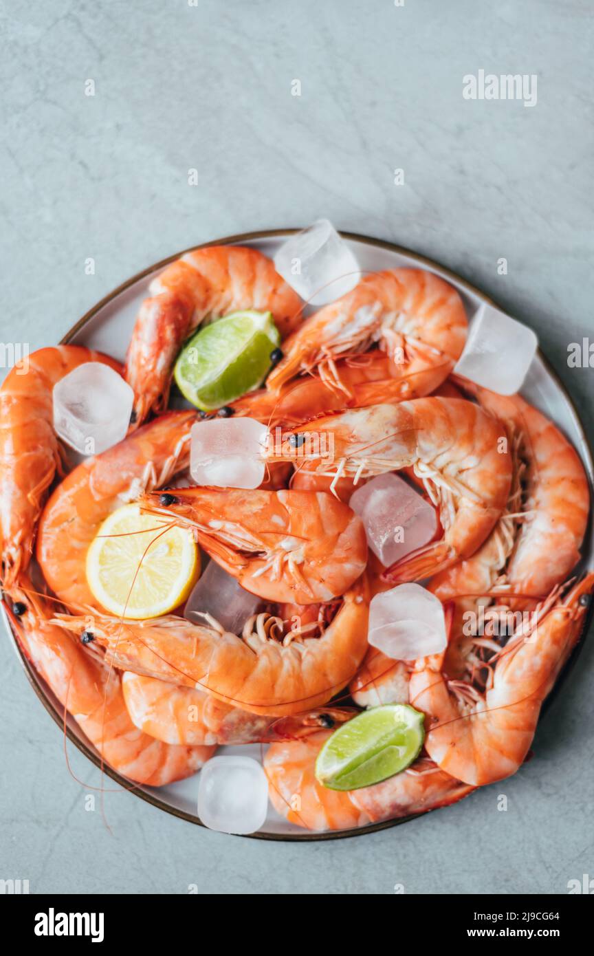 ocean king prawns or jumbo shrimps Stock Photo - Alamy