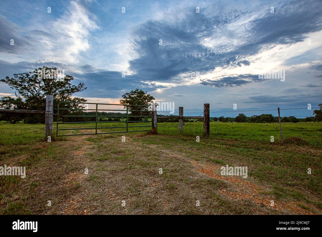 Texas gate ranch hi-res stock photography and images - Alamy