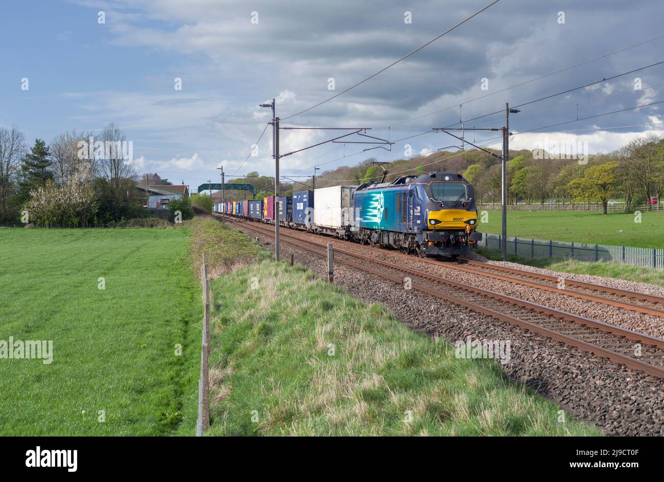 Dual mode locomotive hi-res stock photography and images - Alamy