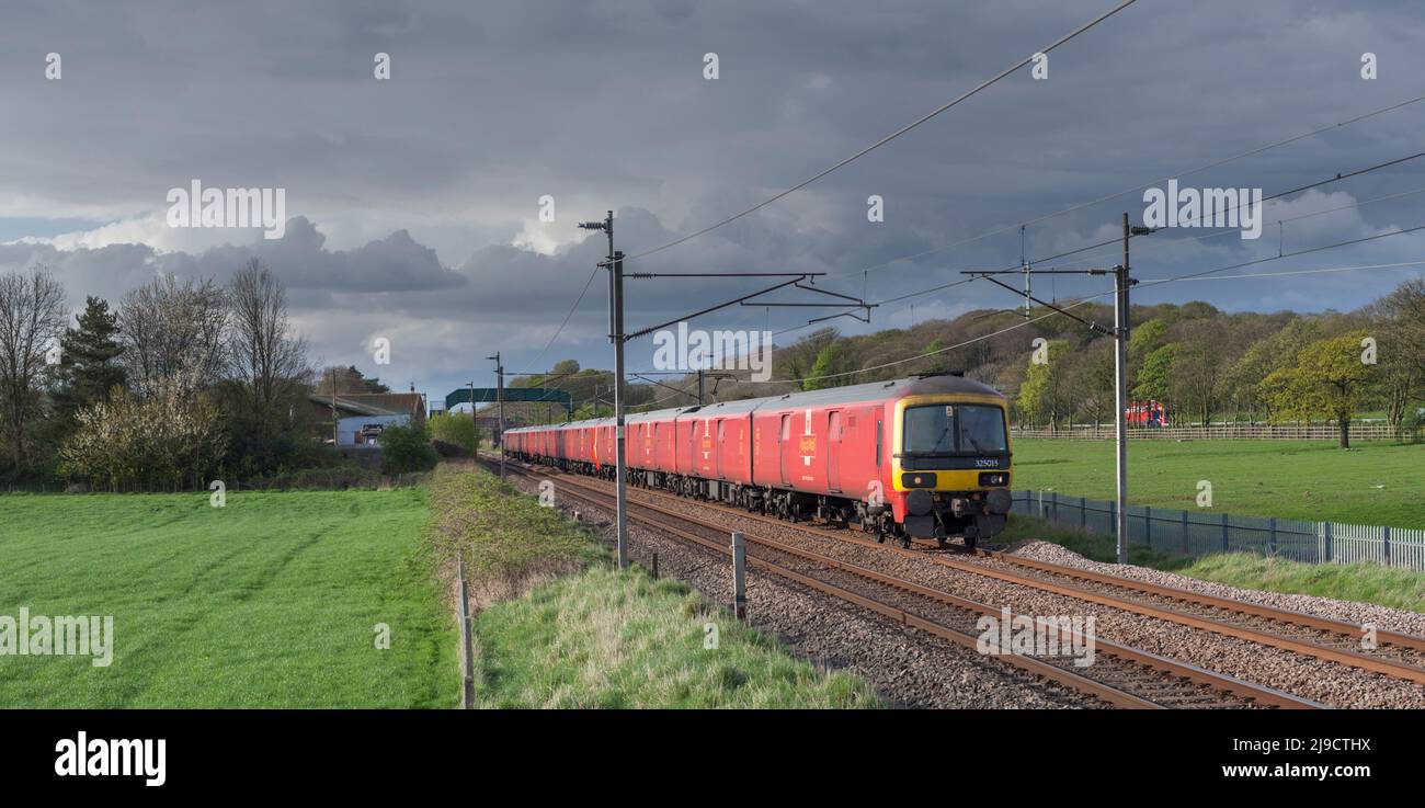 3 Royal mail class 325 electric freight units passing Scorton on the ...