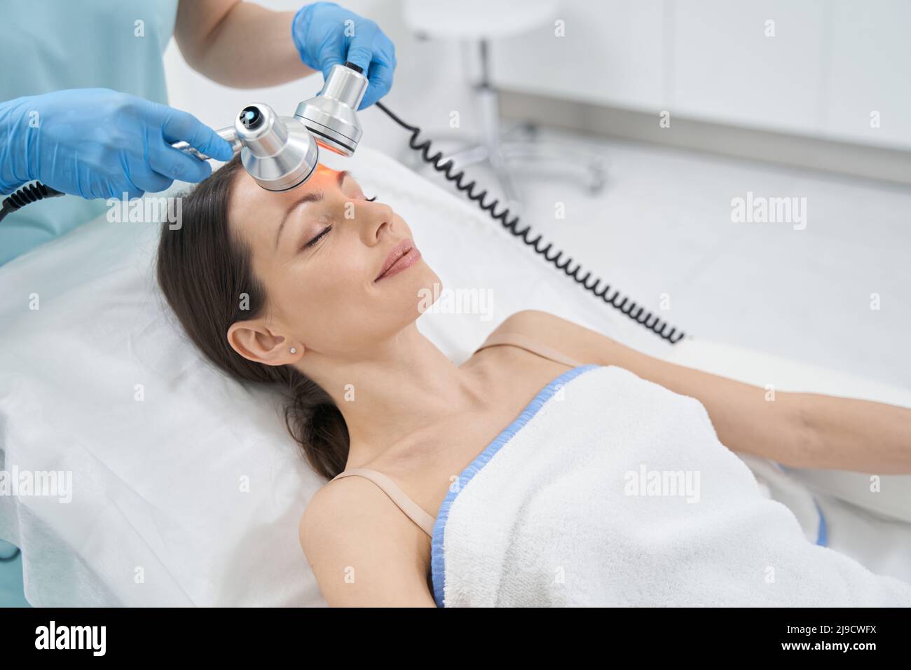 Radiofrequency facial skin lifting hardware hi-res stock photography ...