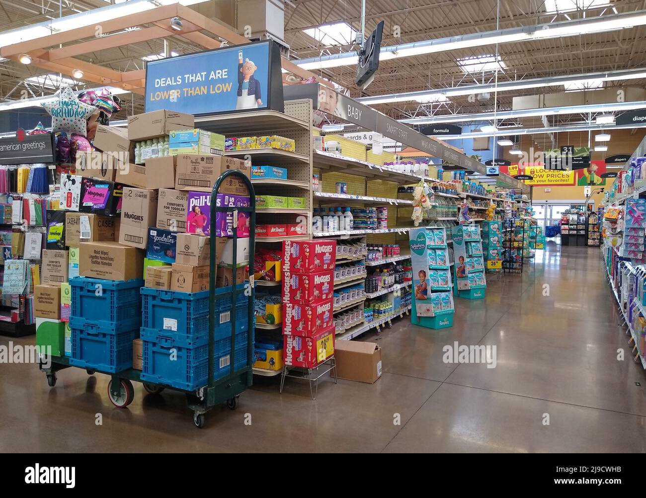 Kroger cart hi-res stock photography and images - Alamy