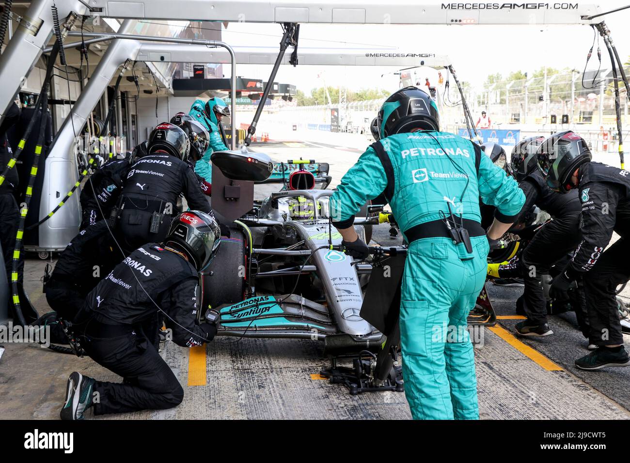Mercedes pit crew lewis hamilton hi-res stock photography and images ...