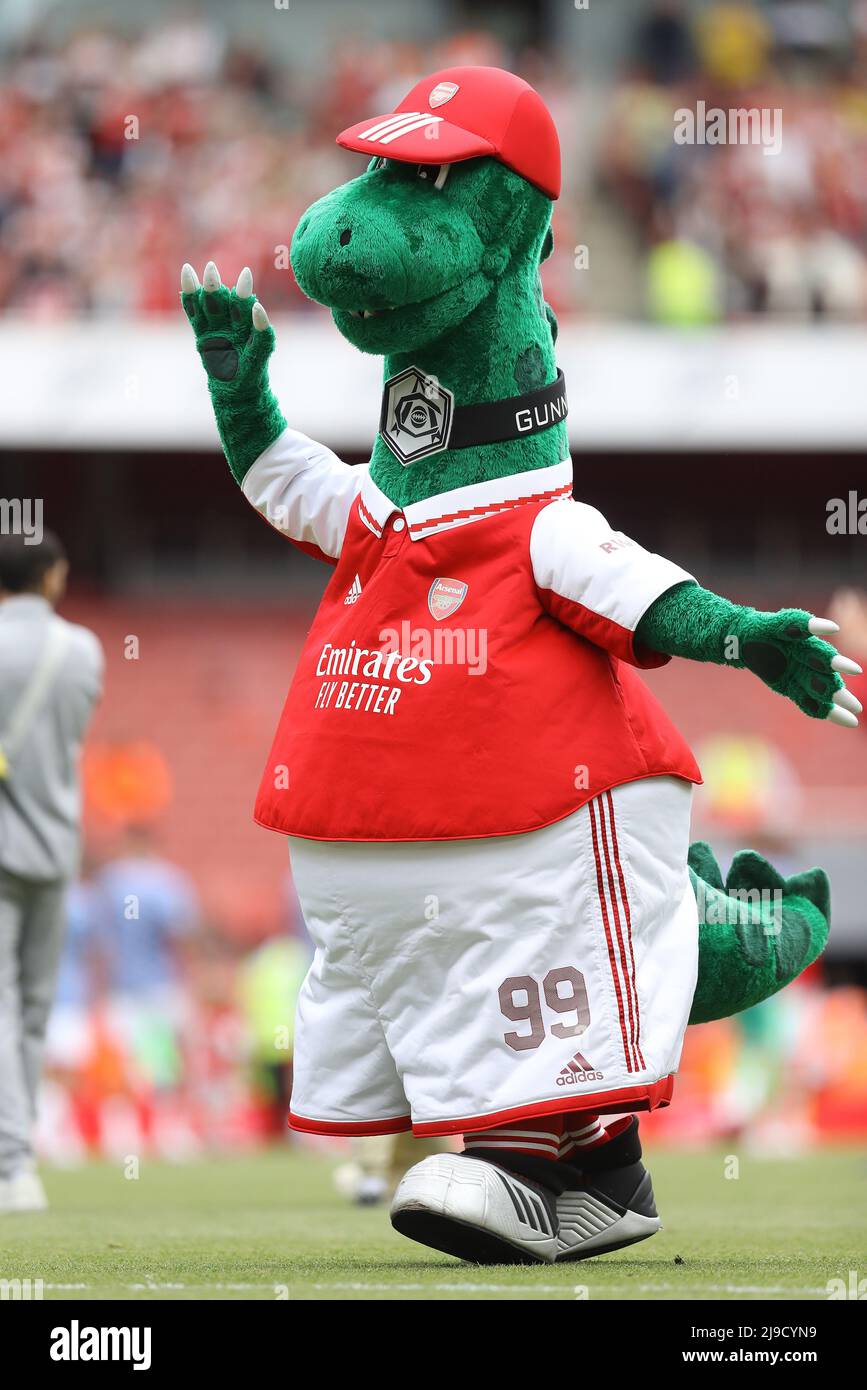 London, England, 22nd May 2022. Arsenal mascot Gunnersauras waves to ...