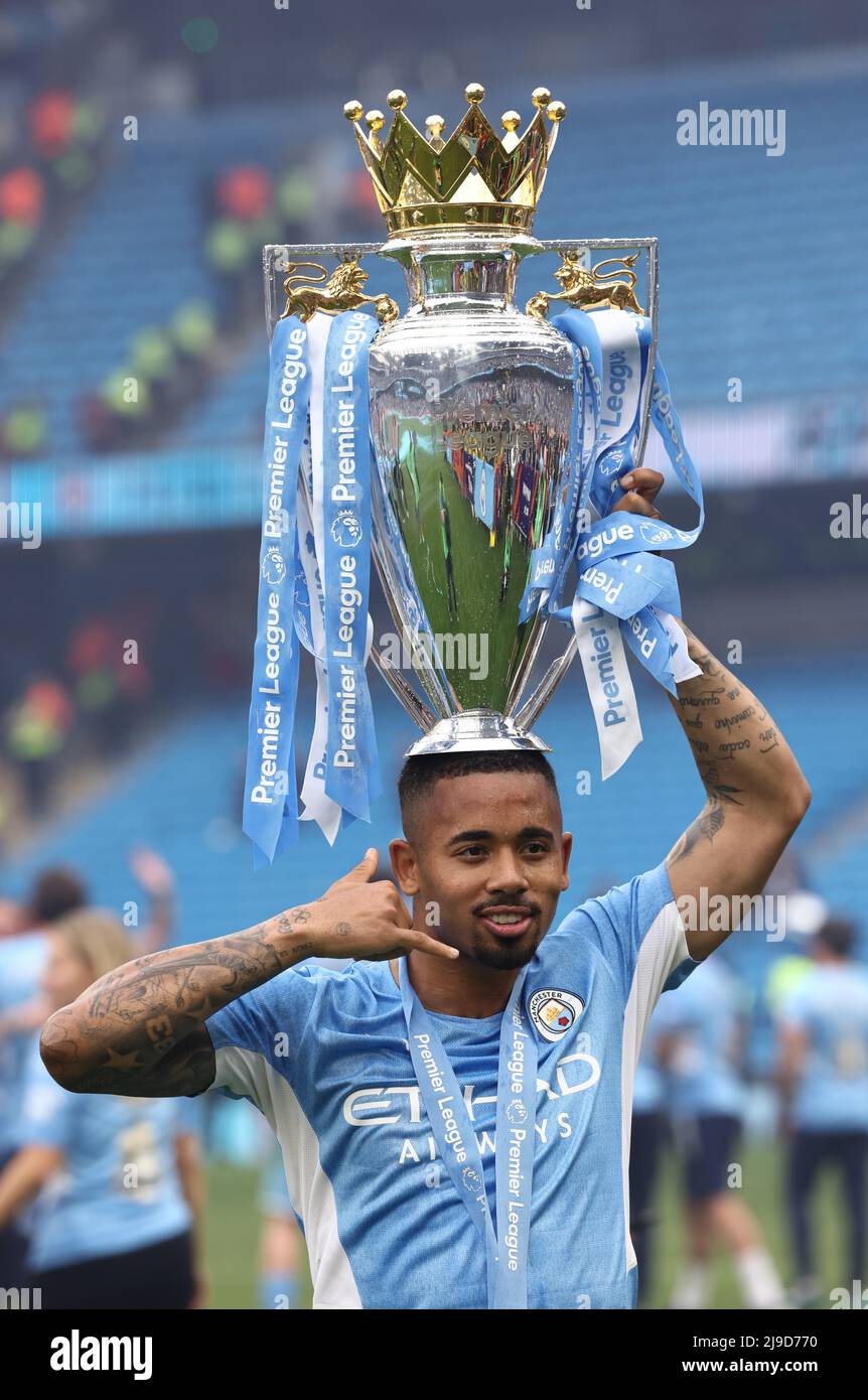 Gabriel jesus premier league trophy hi-res stock photography and images ...