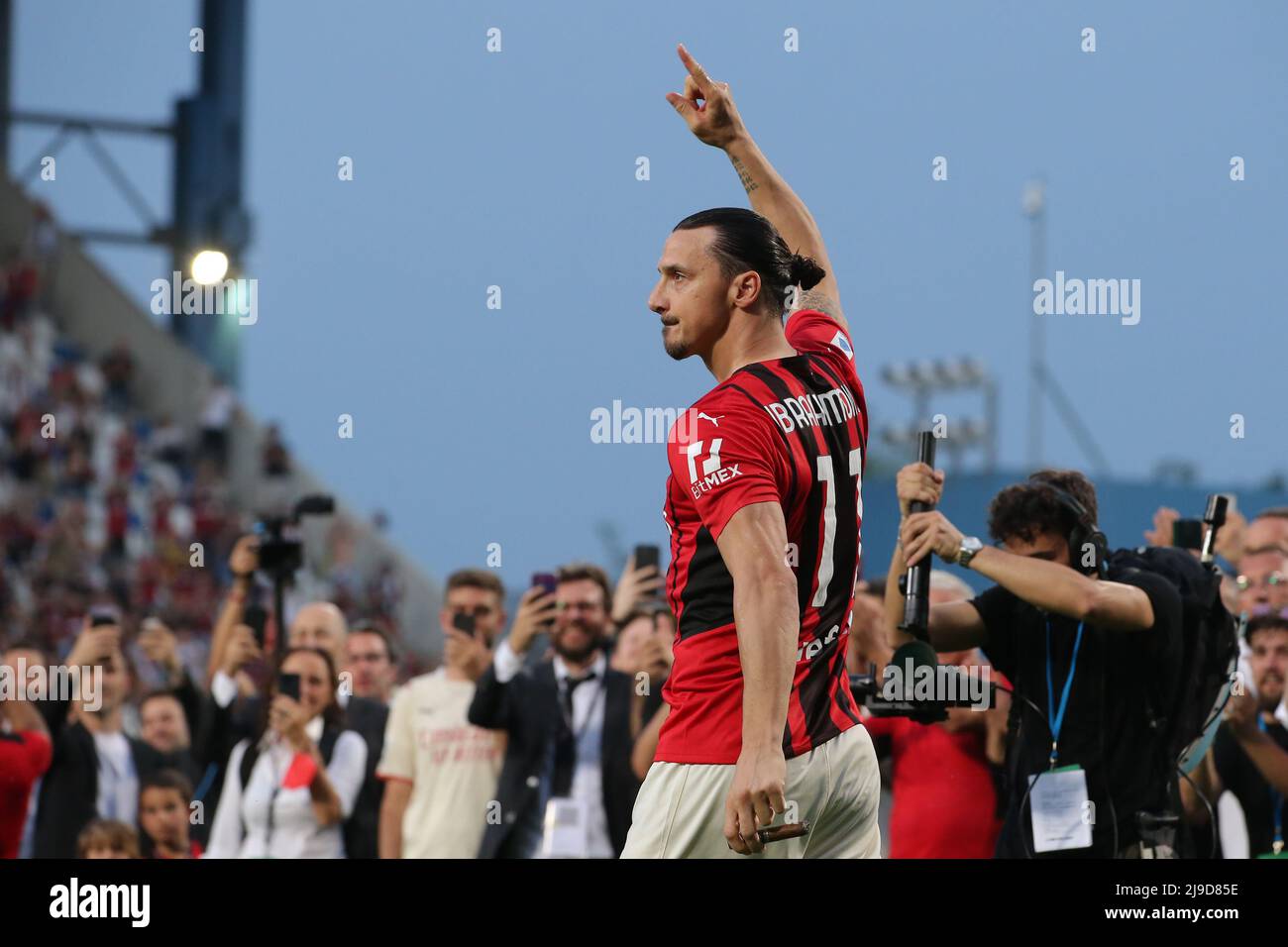 Serie a trophy ibrahimovic hi-res stock photography and images - Alamy