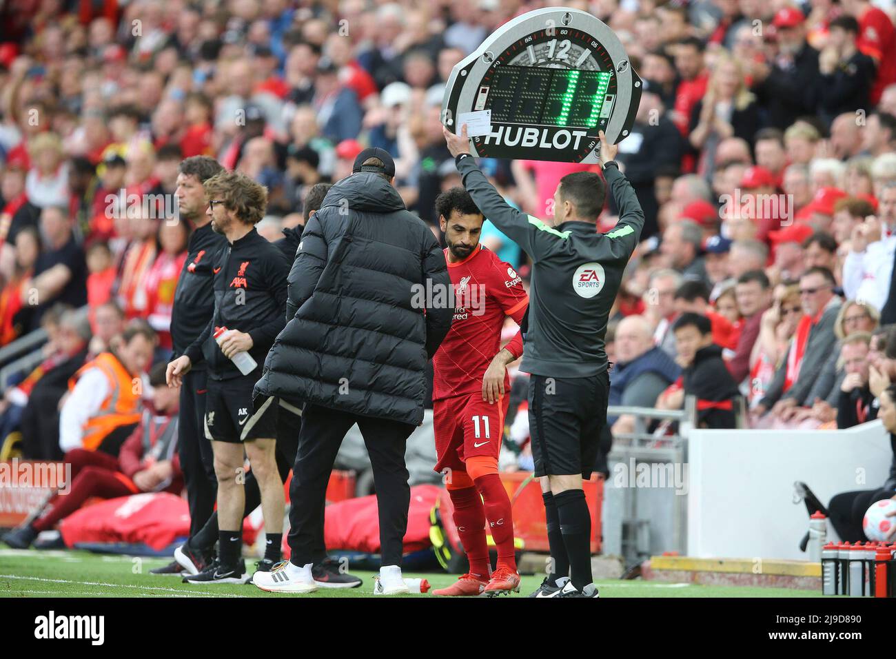 Substitute premier league hi-res stock photography and images - Alamy