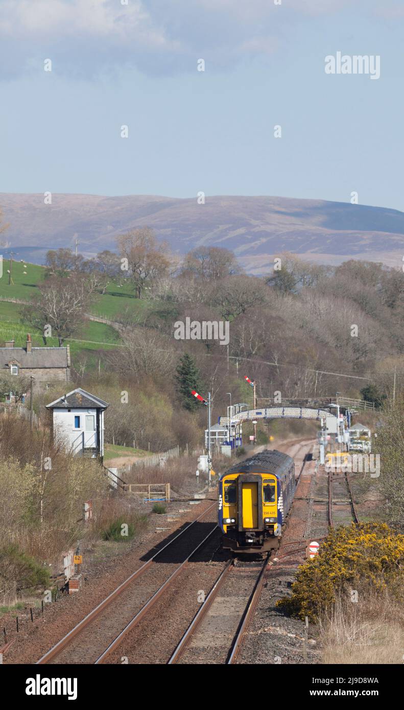 Scotrail class 156 sprinter train 156512 departing from Kirkconnel ...