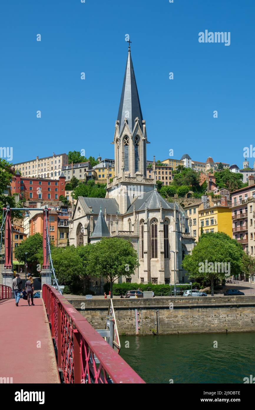 Lyon red bridge hi-res stock photography and images - Alamy