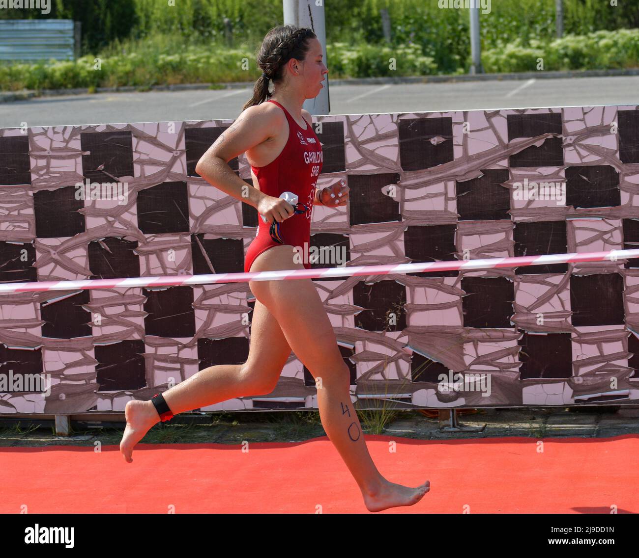 The massive triathlon competition. Аthletes competed in swimming ...