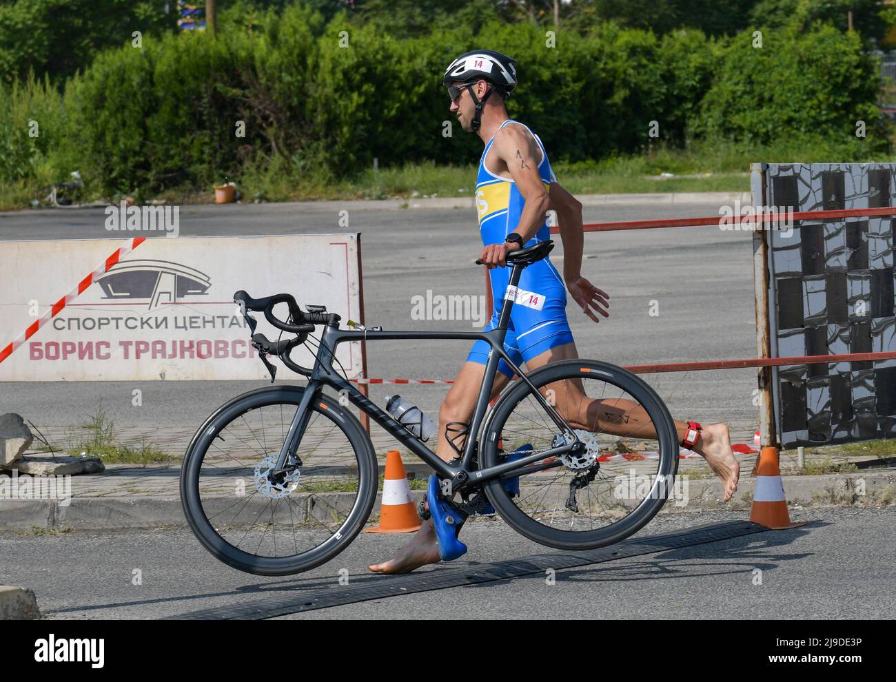 Athletic people cycling in hi-res stock photography and images - Alamy